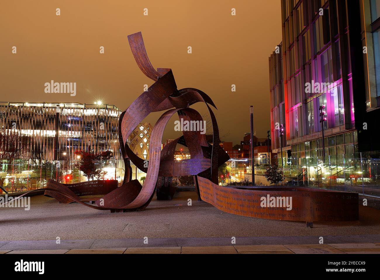 The new Ribbons sculpture by Pippa Hale unveiled in Leeds City Centre ...