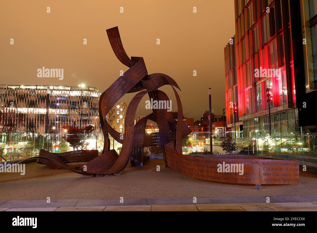 The new Ribbons sculpture by Pippa Hale unveiled in Leeds City Centre ...