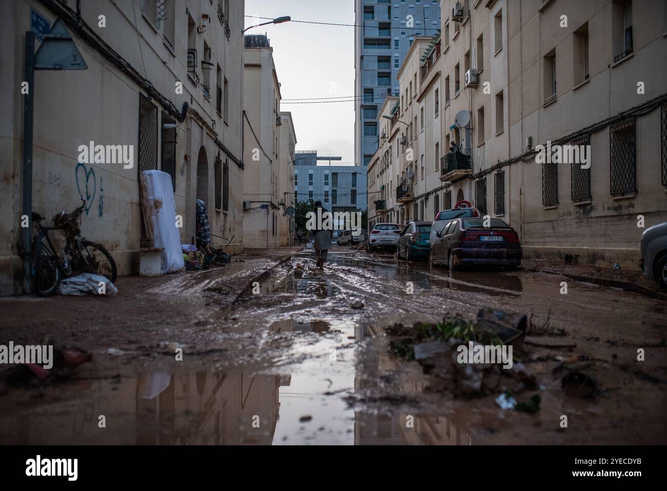 La Torre, Valencia, October 30, 2024. Vehicles, mud and belongings fill ...