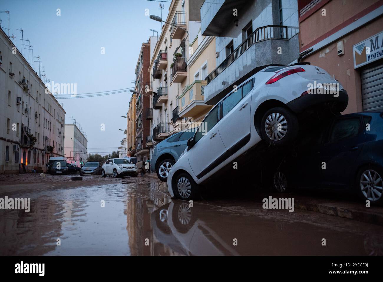 La Torre, Valencia, October 30, 2024. Vehicles, mud and belongings fill ...