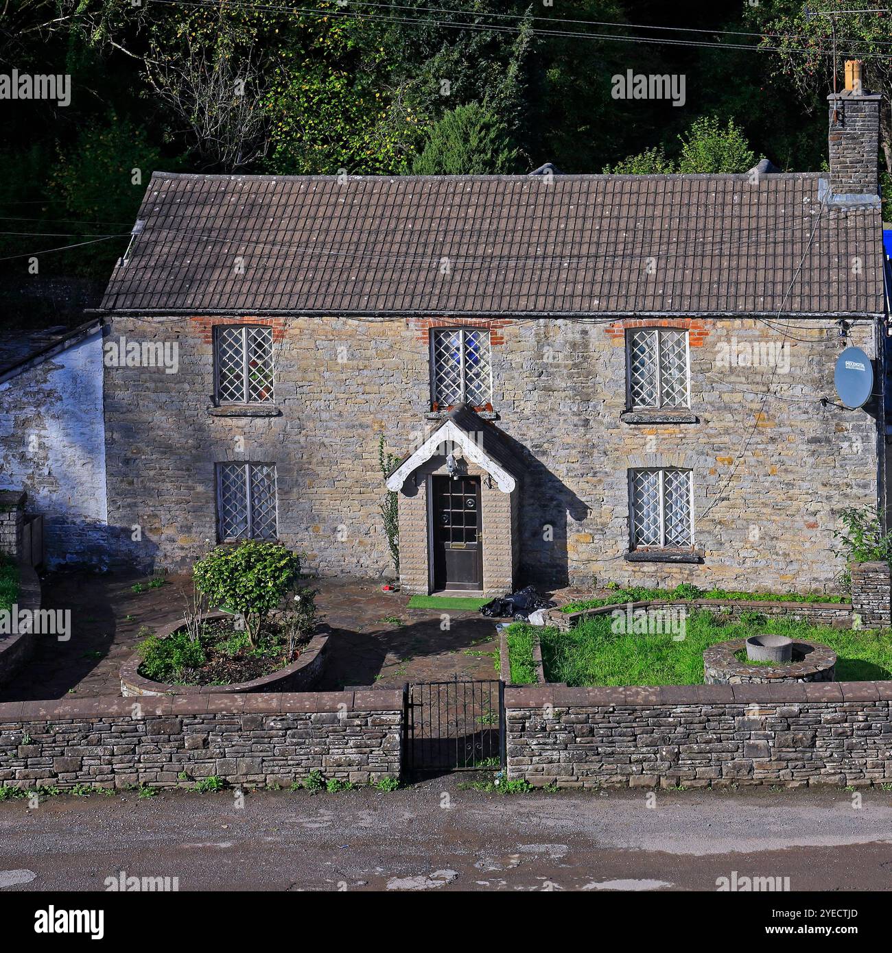 This was the farmhouse of Leckwith Bridge farm, old stone house seen ...