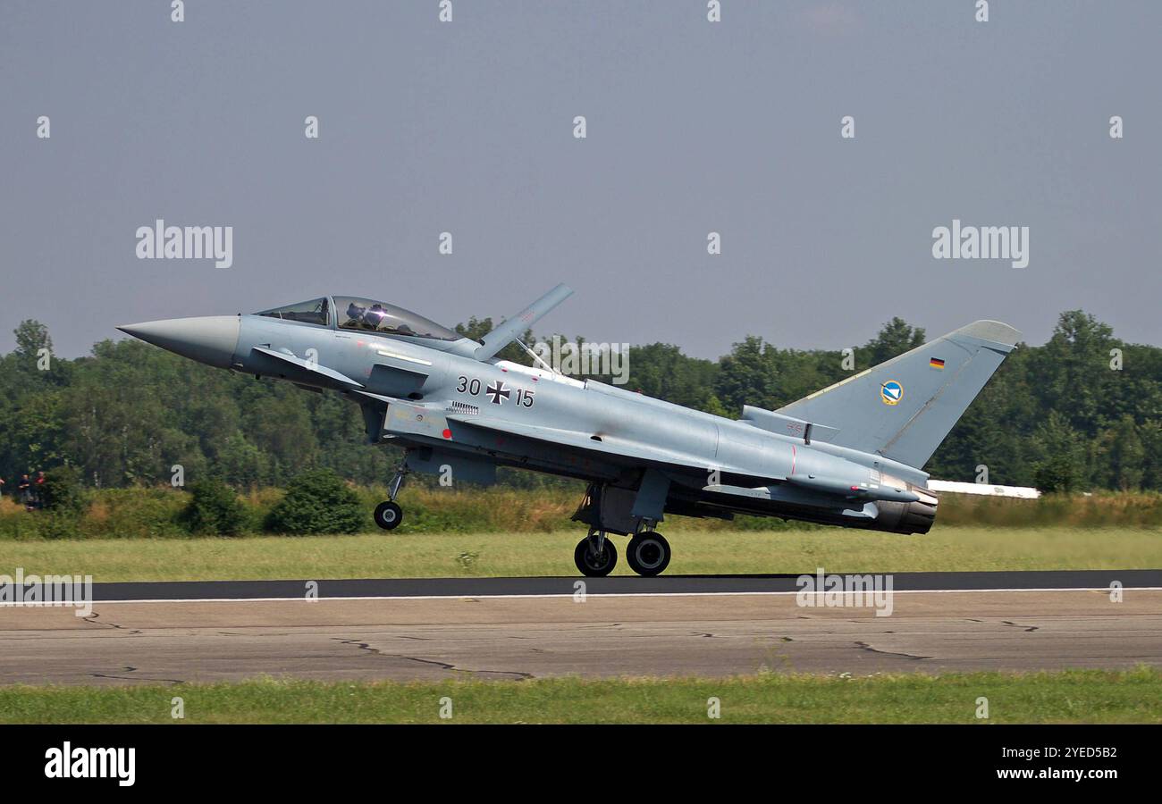 Landung eines Eurofighters der Luftwaffe. Offizielle Einführung des Kampfflugzeugs Eurofighter ...