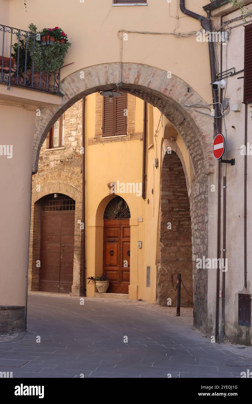 View through an archway along a narrow back street in an old town Stock ...