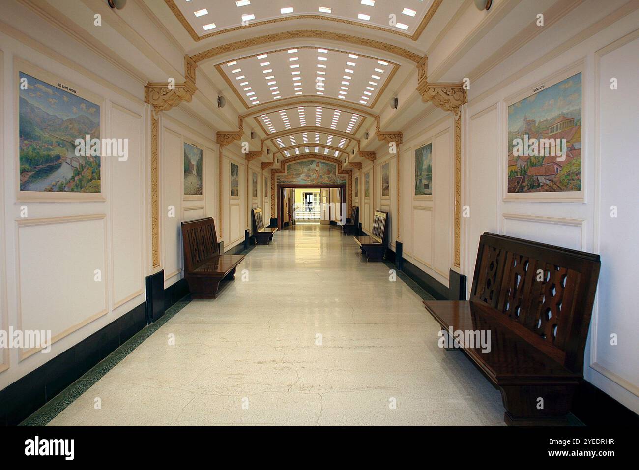 Elegant corridor antique hi-res stock photography and images - Alamy
