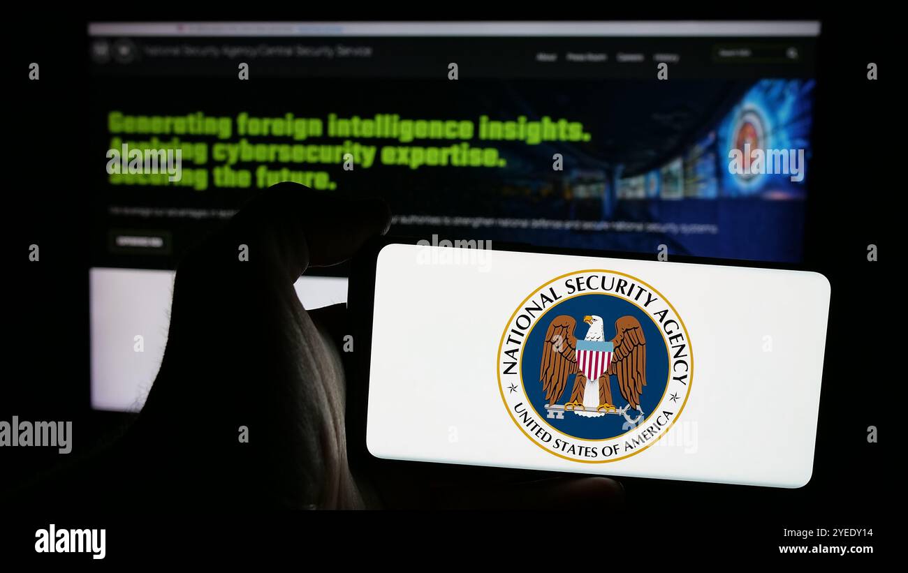 Nsa logo on smartphone display hi-res stock photography and images - Alamy