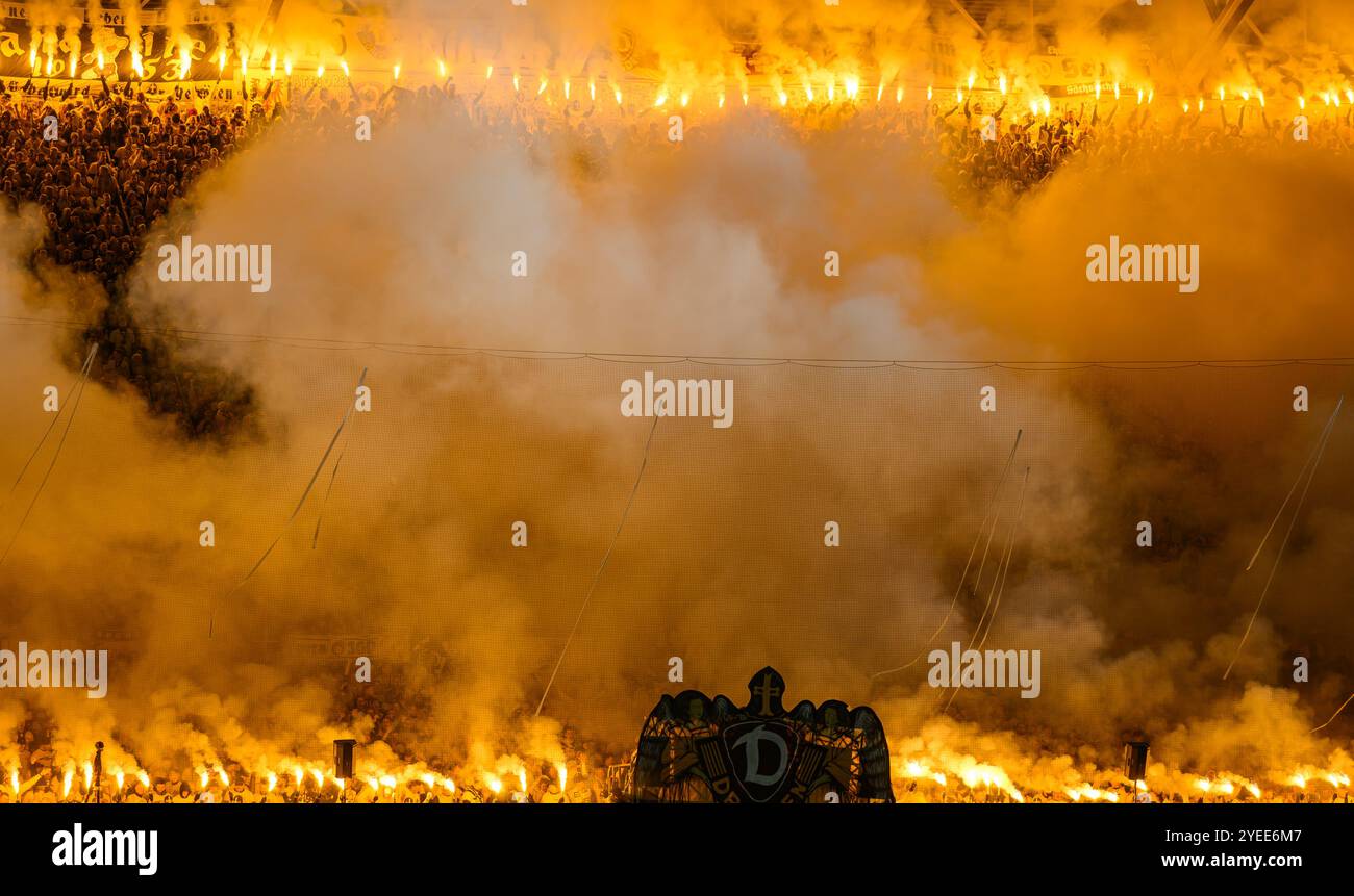 Dresden, Germany. 30th Oct, 2024. Soccer: DFB Cup, SG Dynamo Dresden ...