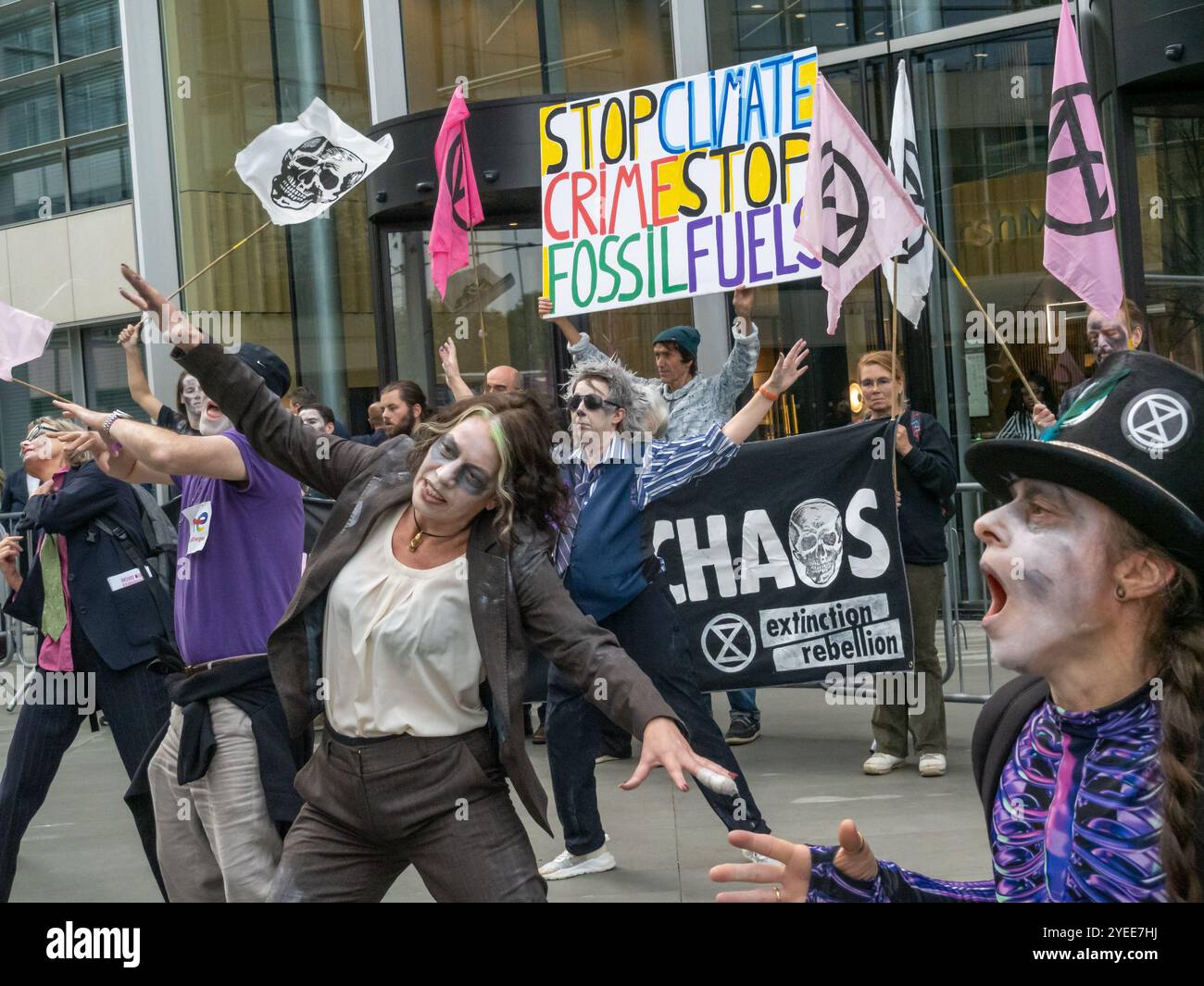 Zombie mass dance hi-res stock photography and images - Alamy