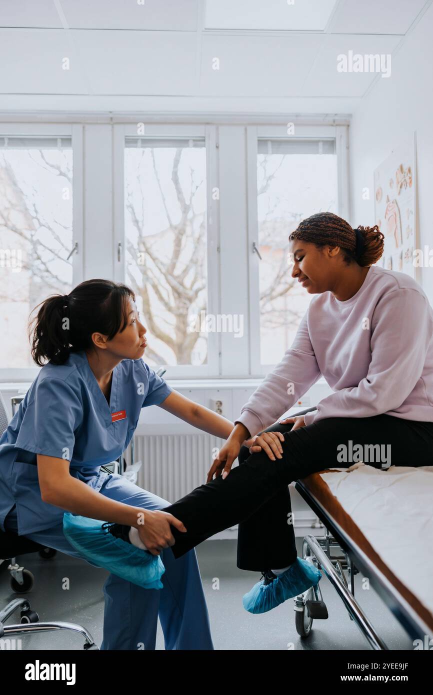 Doctor examining leg in hospital hi-res stock photography and images ...