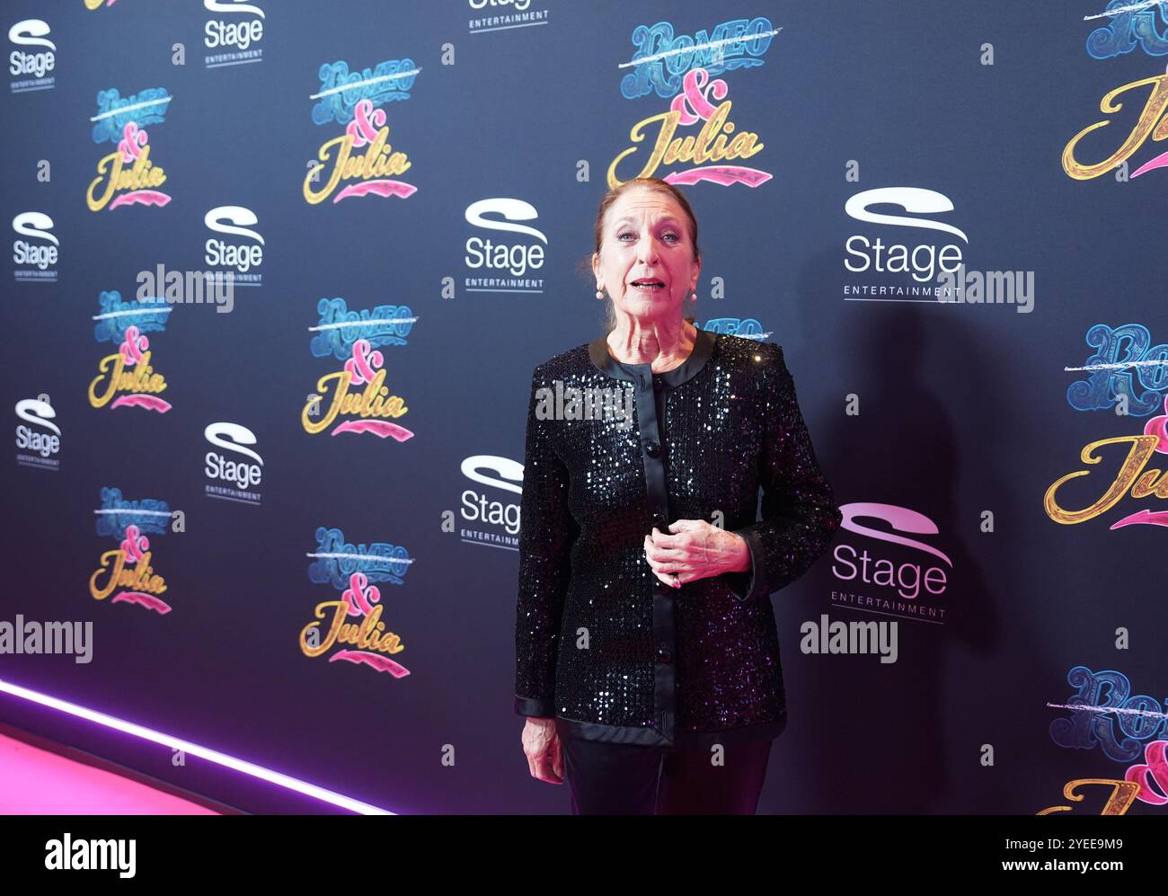 Hamburg, Germany. 30th Oct, 2024. Actress Daniela Ziegler walks the red ...