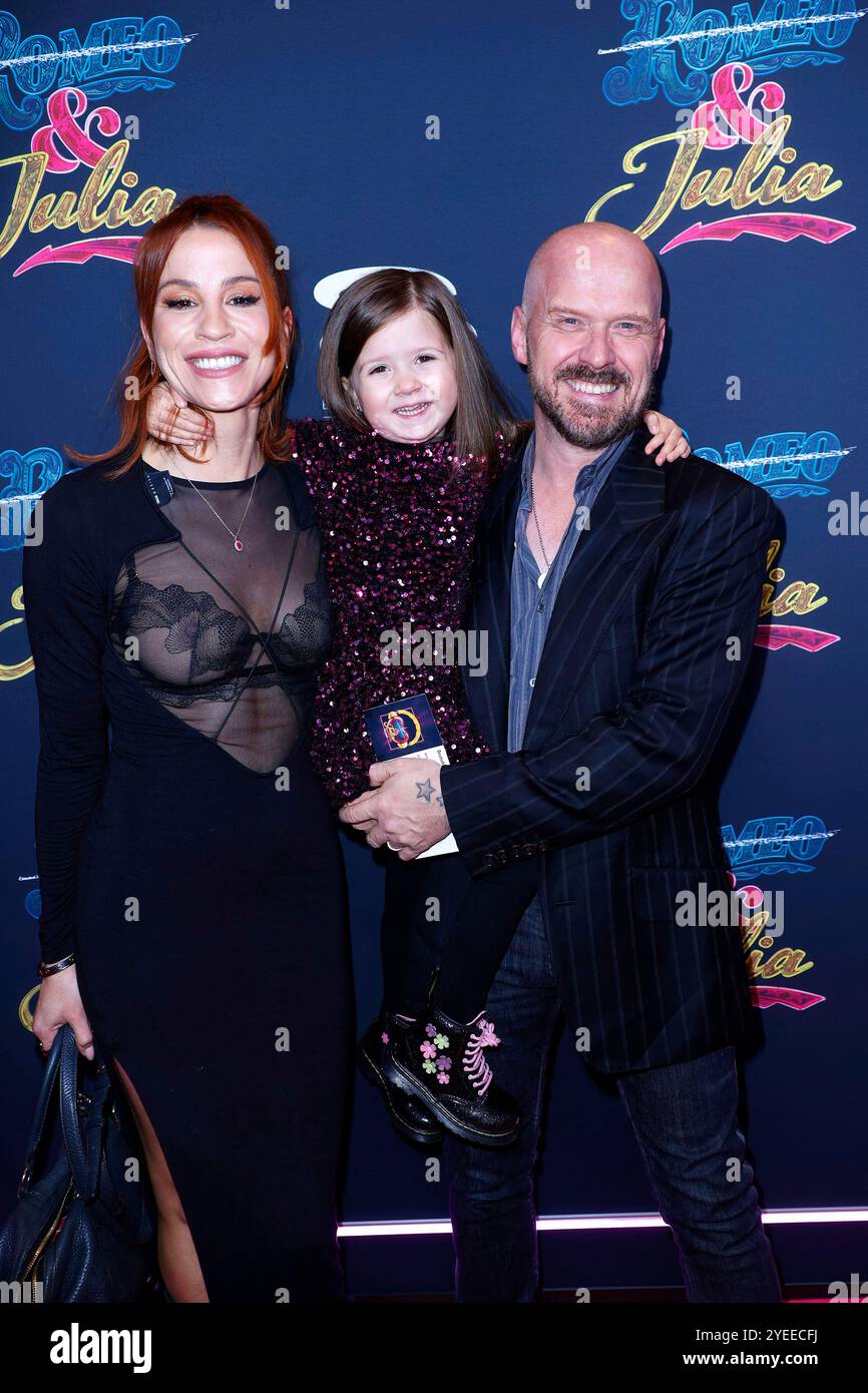 Tryna Loules und Lukas Hilbert mit ihrer Tochter Lola bei der Premiere ...