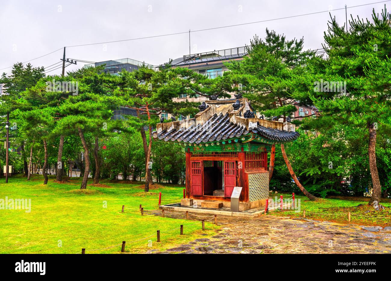 Pavilion at Jeongneung, Tomb of King Jungjong in Seoul, UNESCO world ...