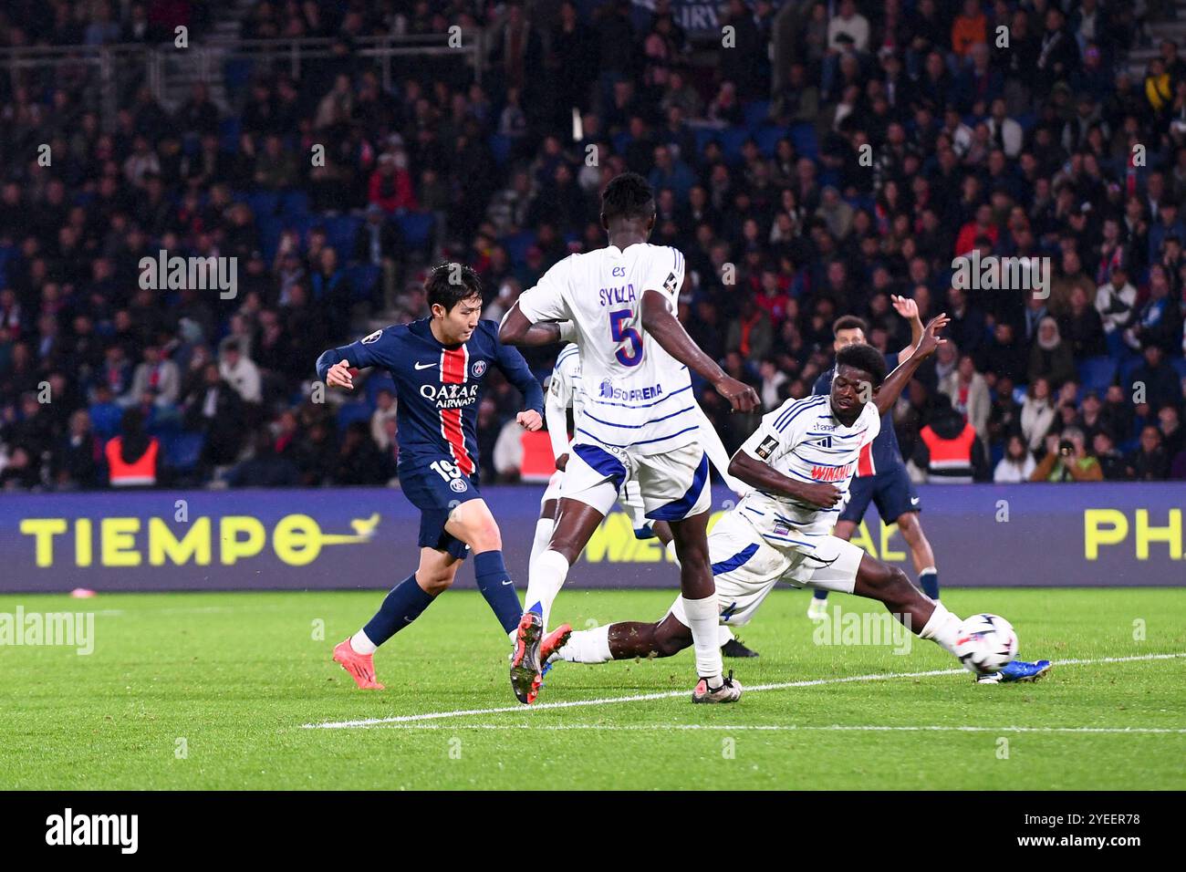 19 Lee KANG-IN (psg) - 04 Saidou SOW (stra) during the Ligue 1 McDonald's match between Paris ...