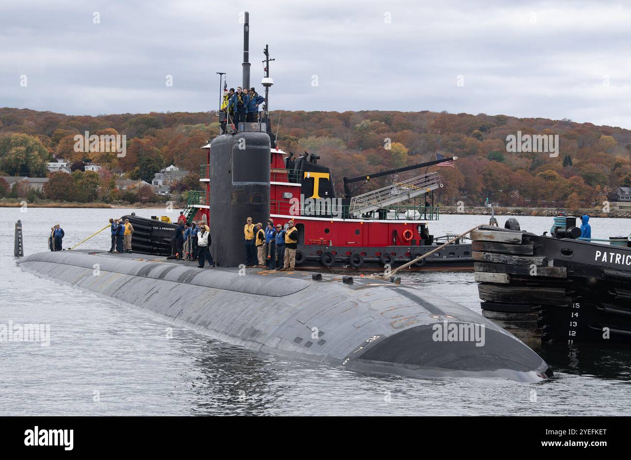 The Los Angeles-class submarine USS Hampton (SSN 767) pulls into to ...