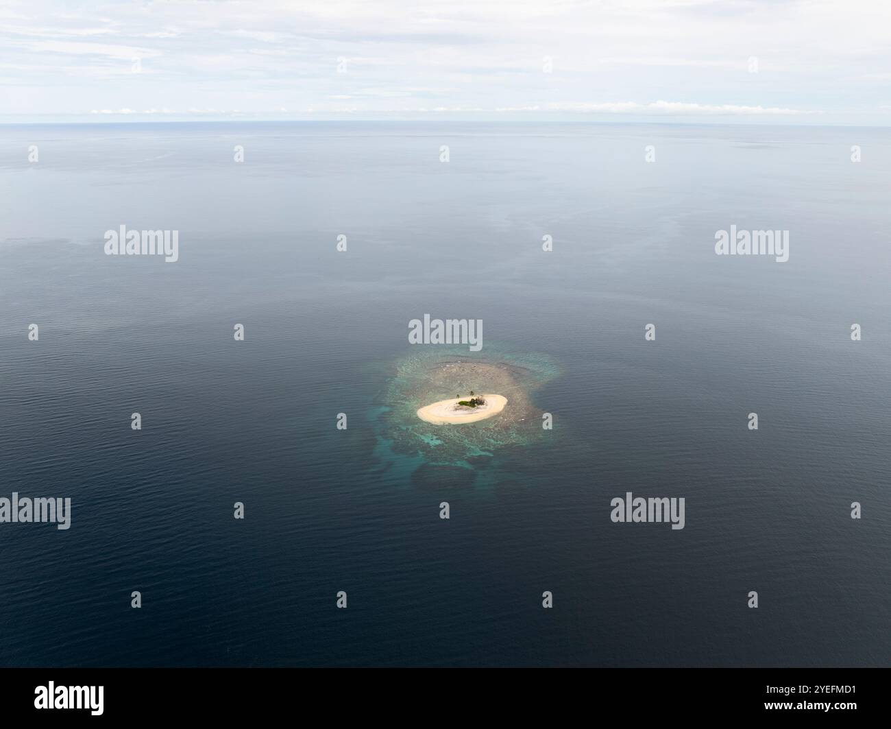 Island surrounded by water hi-res stock photography and images - Alamy
