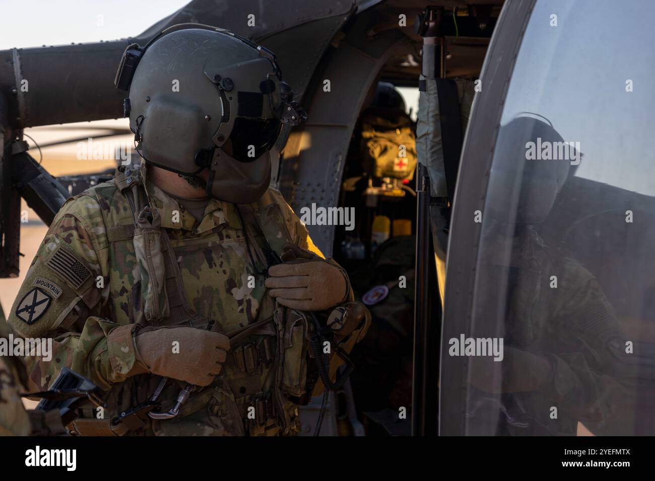 A U.S. Army UH-60 Black Hawk helicopter crew chief, assigned to Bravo ...