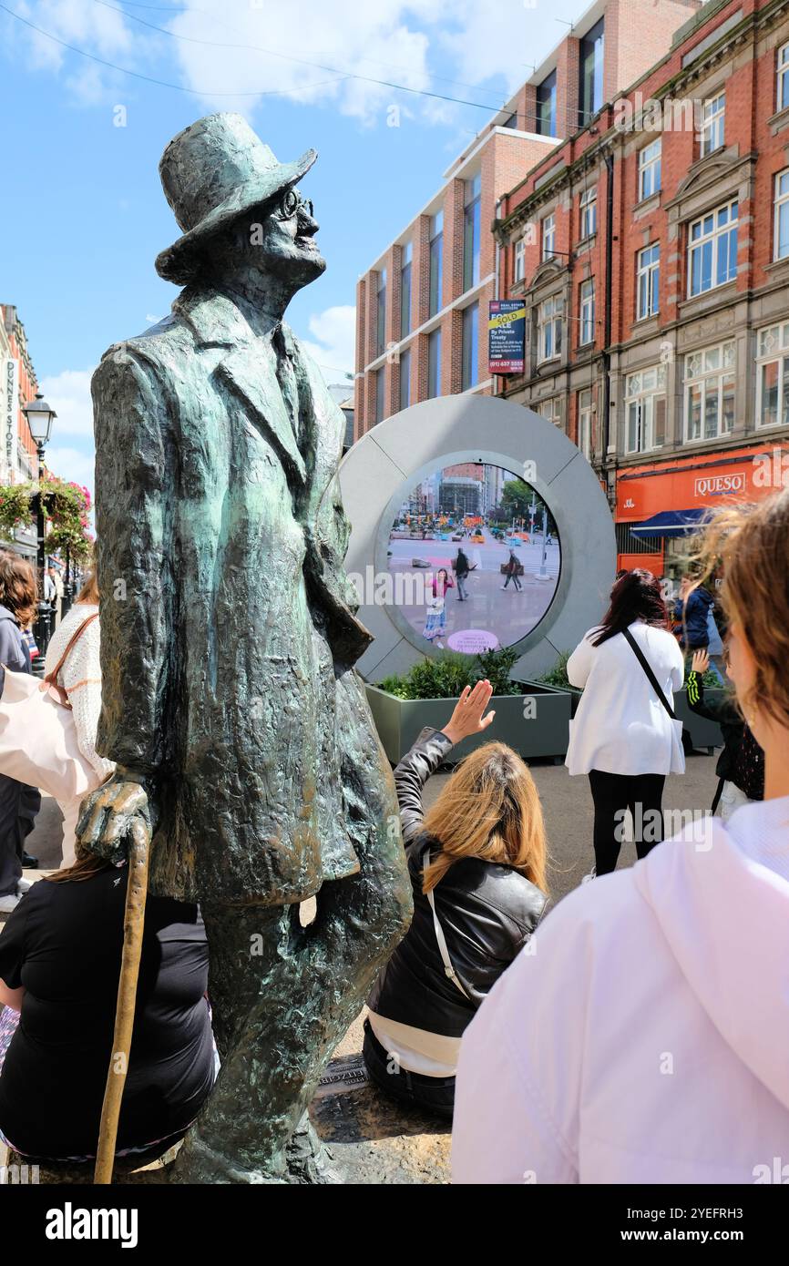 Live portal hi-res stock photography and images - Alamy