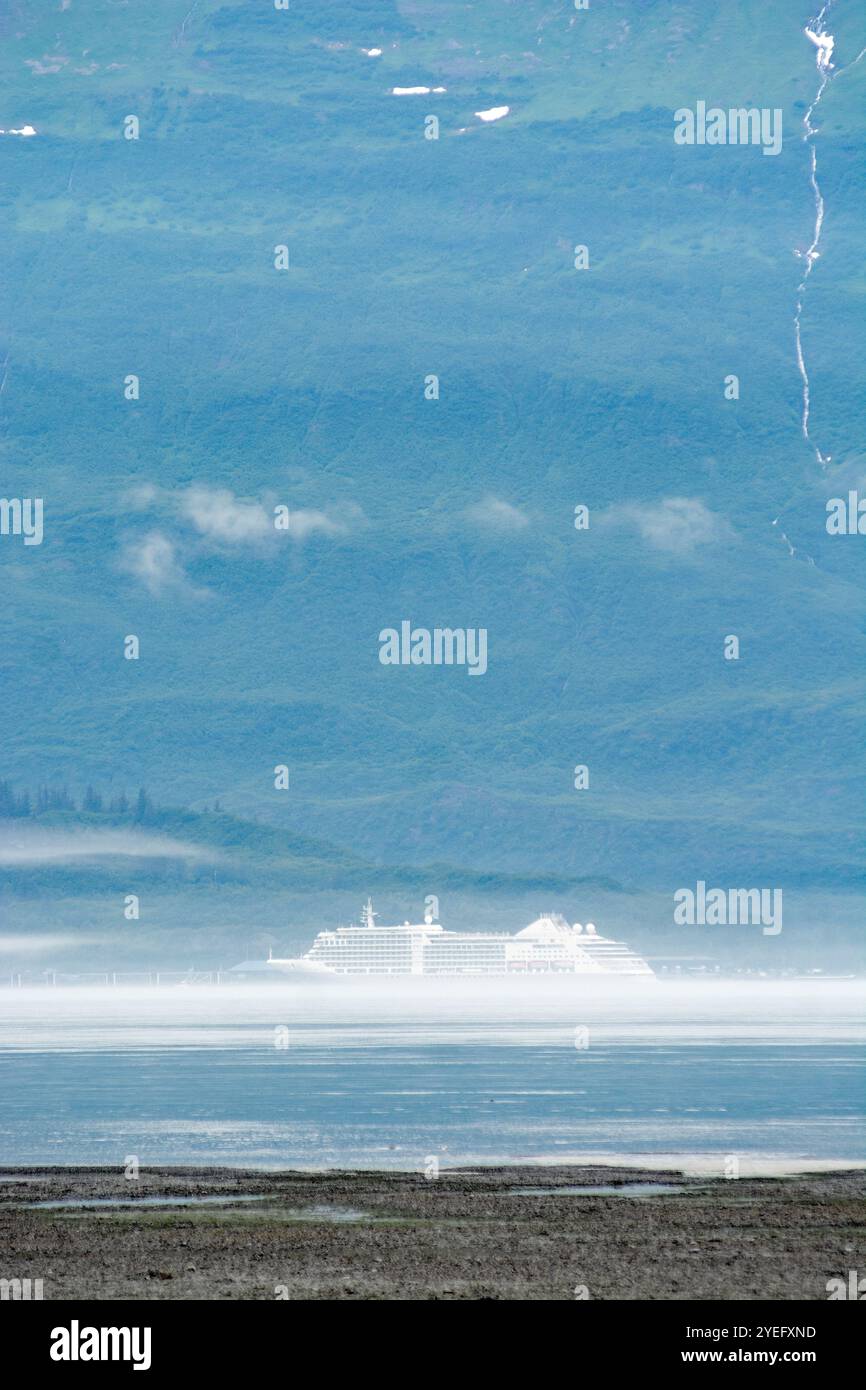 Cruise ship passage hi-res stock photography and images - Alamy