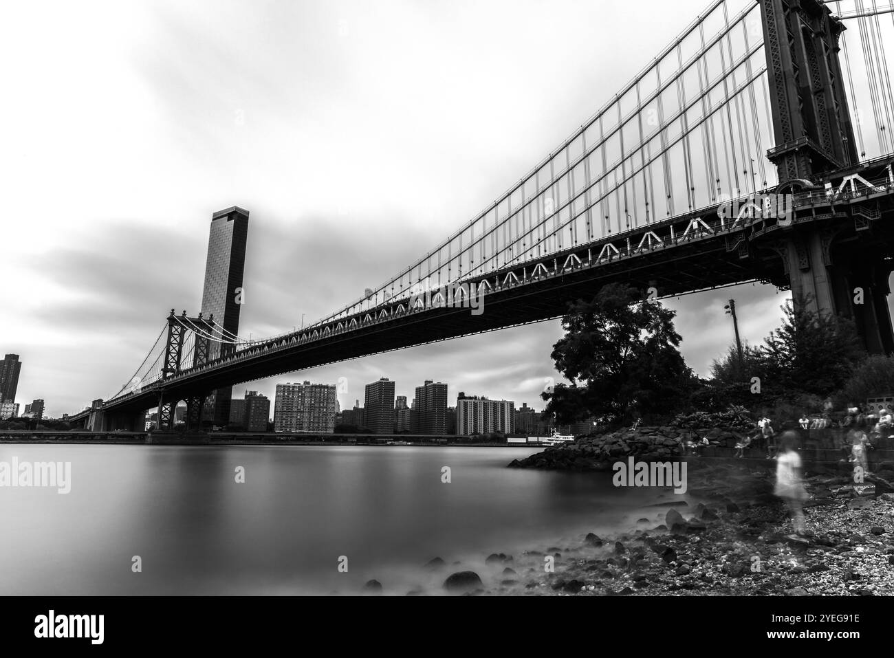 Manhattan Bridge and River in Slow Motion: A breathtaking scene ...