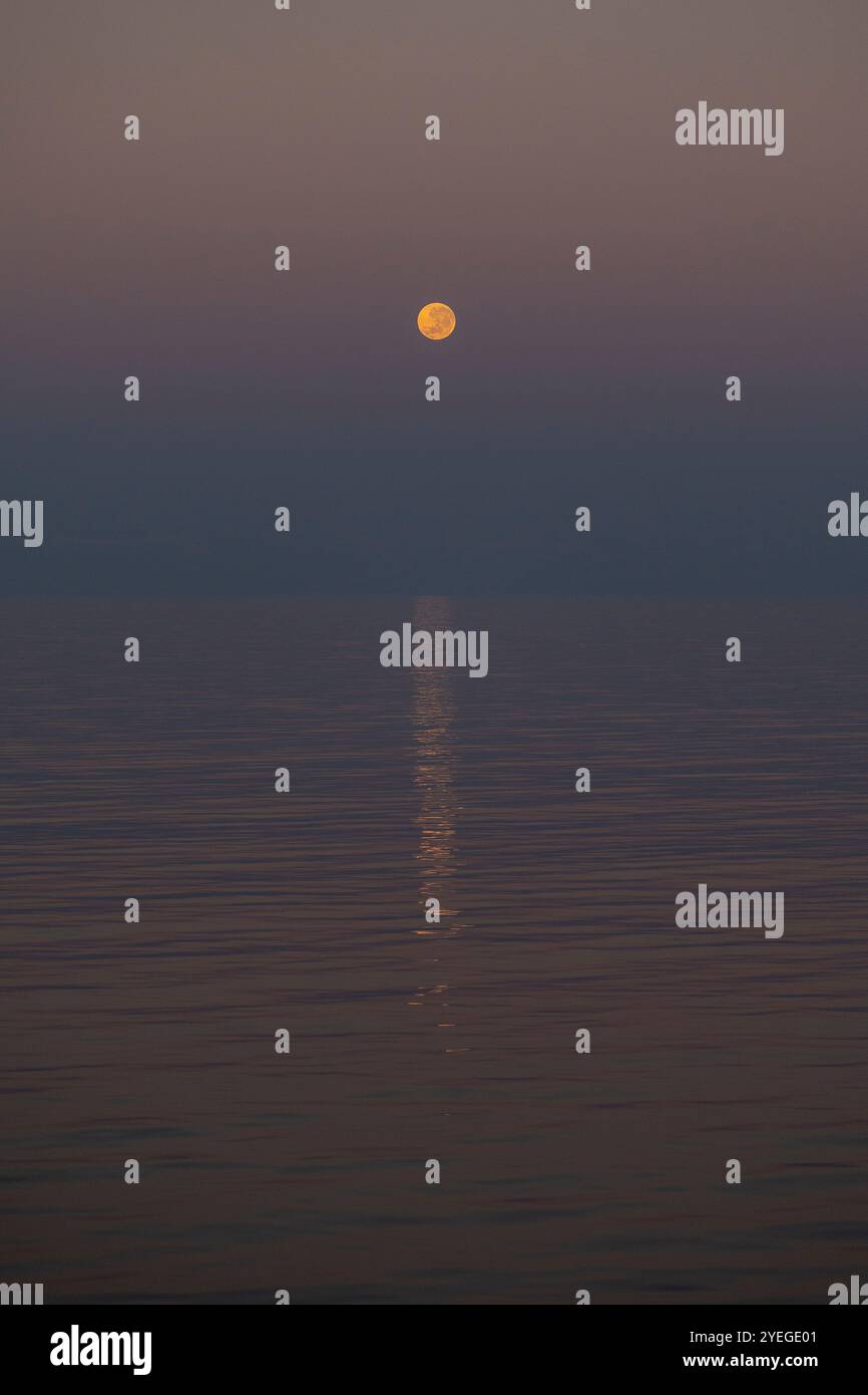 Setting moon over ocean hi-res stock photography and images - Alamy