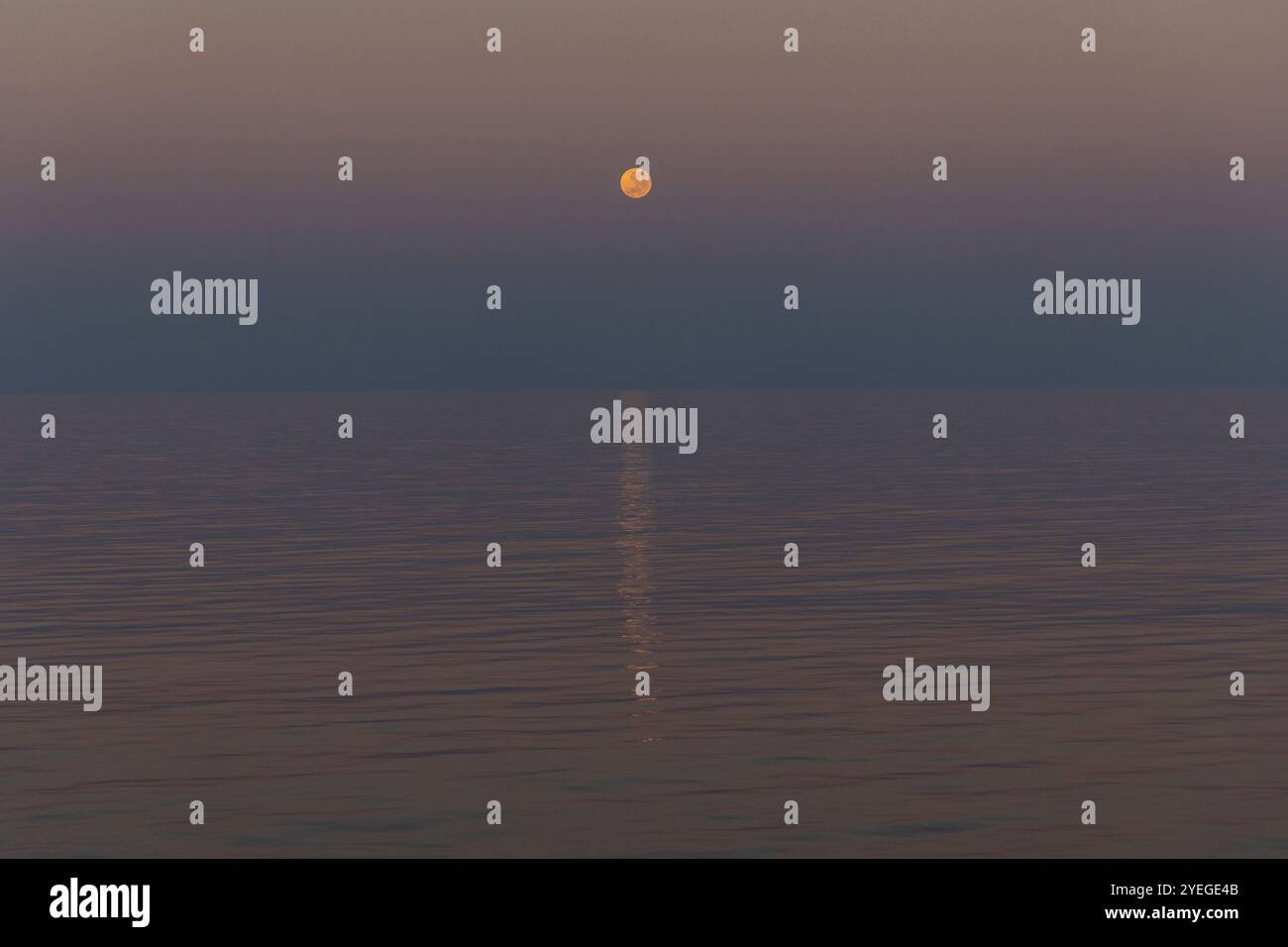 Setting moon over ocean hi-res stock photography and images - Alamy