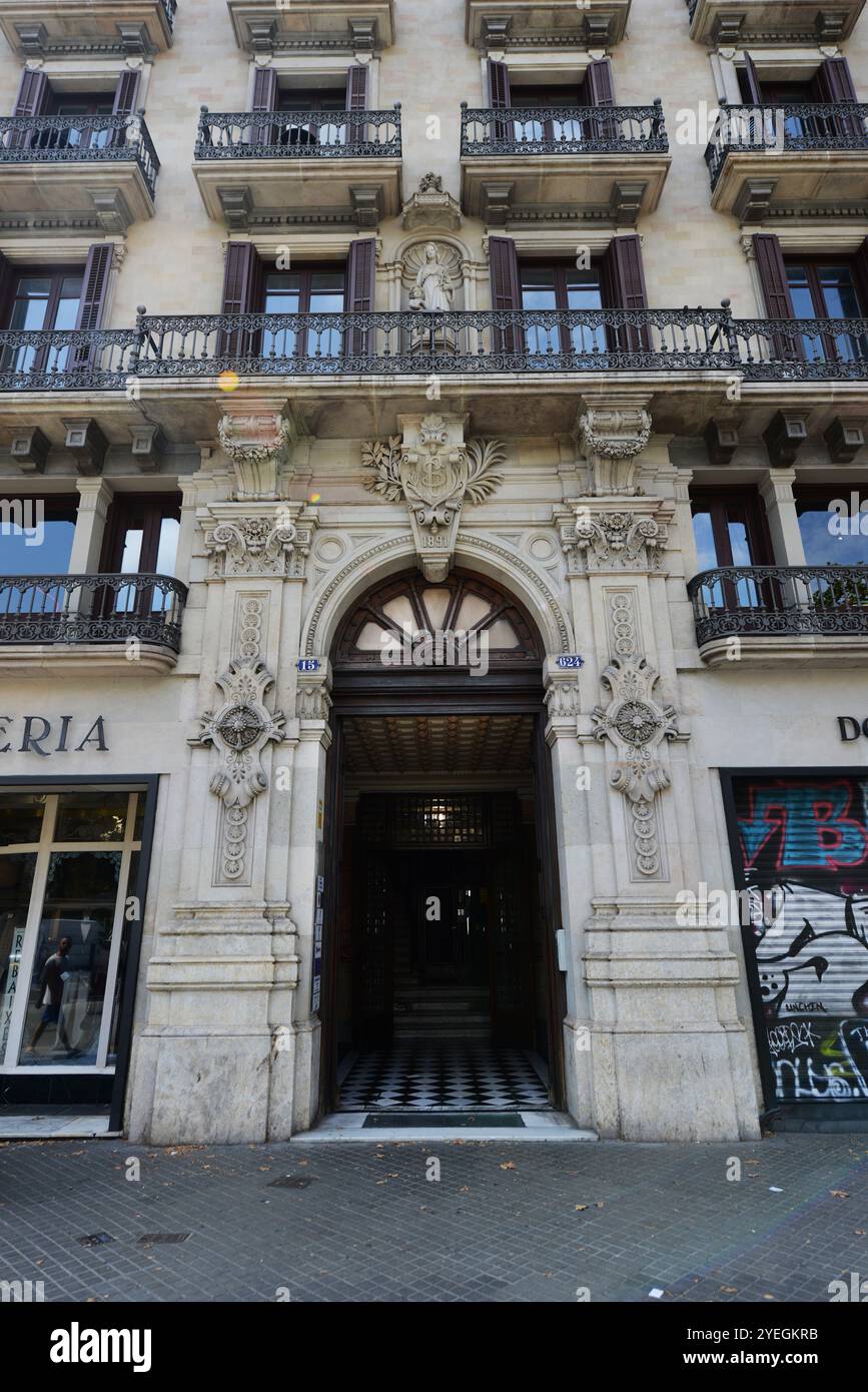 Beautiful building on Gran Via de les Corts Catalanes Stock Photo - Alamy