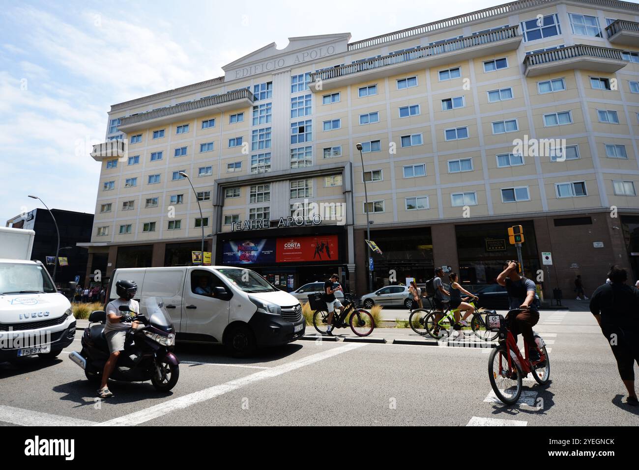 Edificio apolo hi-res stock photography and images - Alamy