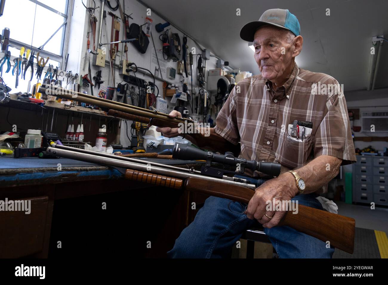 Rifle workshop hi-res stock photography and images - Alamy