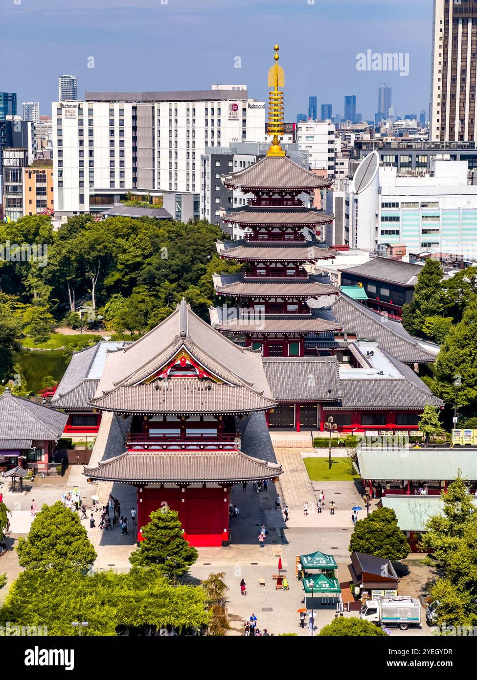 Senso-ji temple by day in Asakusa, Taito City, Tokyo, Japan Stock Photo ...