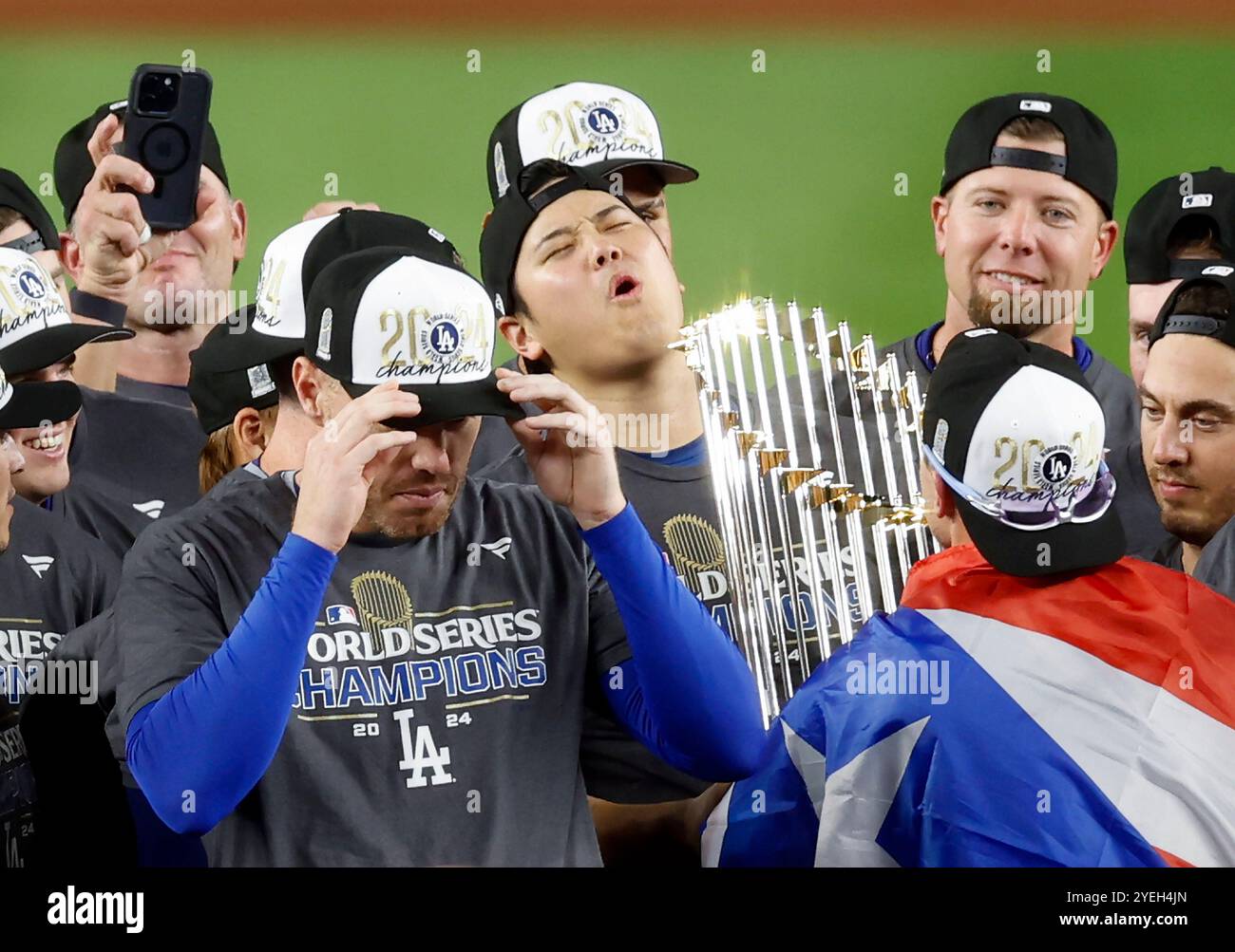 World series baseball holding trophy hi-res stock photography and ...