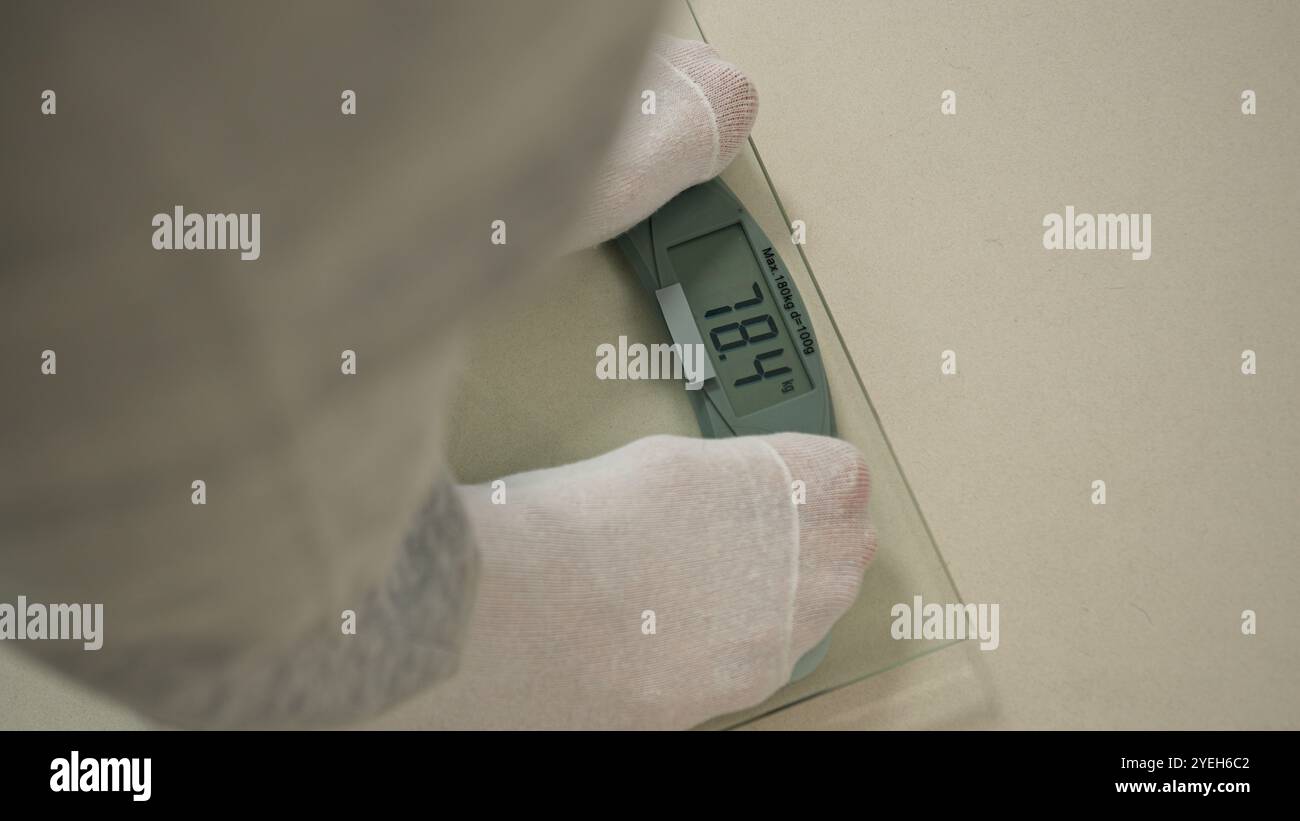 Health monitoring scales hi-res stock photography and images - Alamy