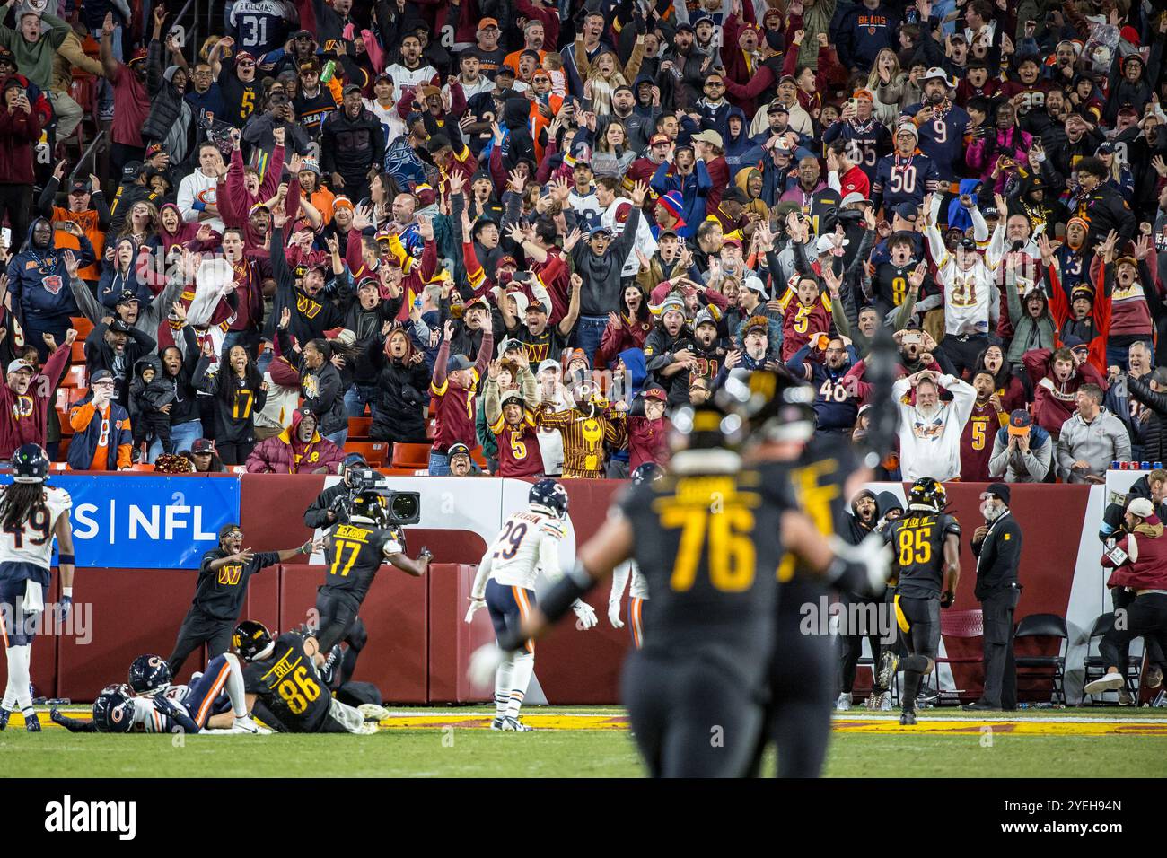 Landover, Maryland, USA. 27th Oct, 2024. Washington Commanders tight ...
