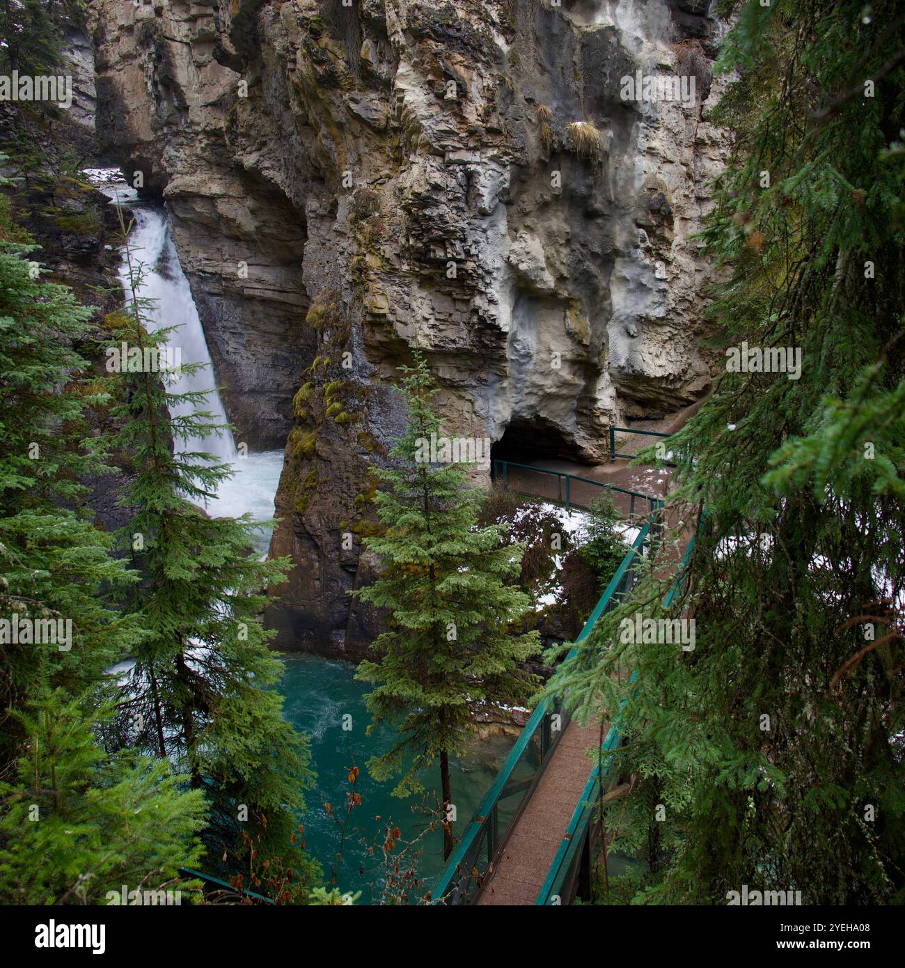 Waterfall banff national park hi-res stock photography and images - Alamy