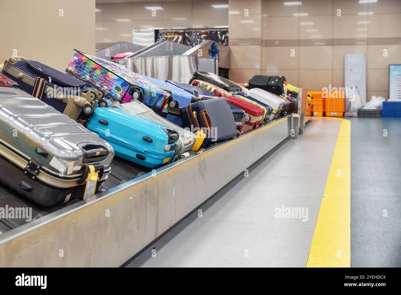 Bag carousel hi-res stock photography and images - Alamy