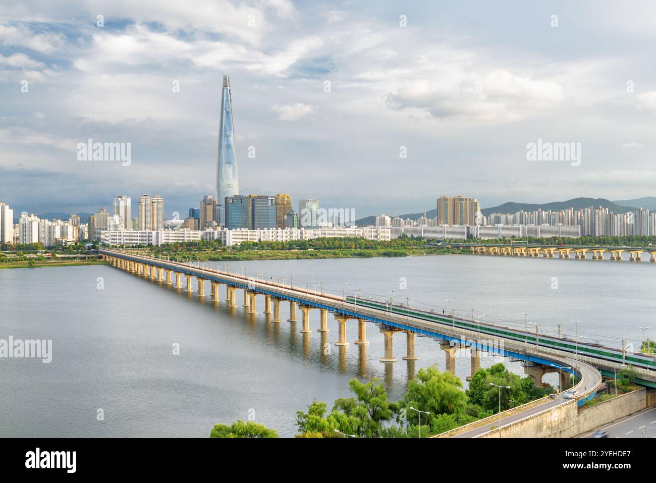 Jamsil Railway Bridge over the Han River at downtown, Seoul Stock Photo ...