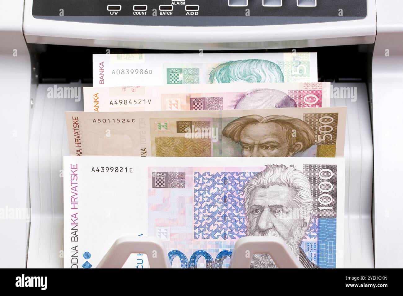 Croatian money - Kuna in the counting machine Stock Photo - Alamy
