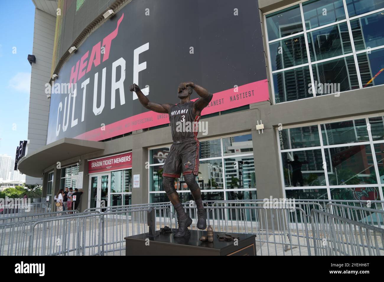 Miami, United States. 30th Oct, 2024. A statue of former Miami Heat ...