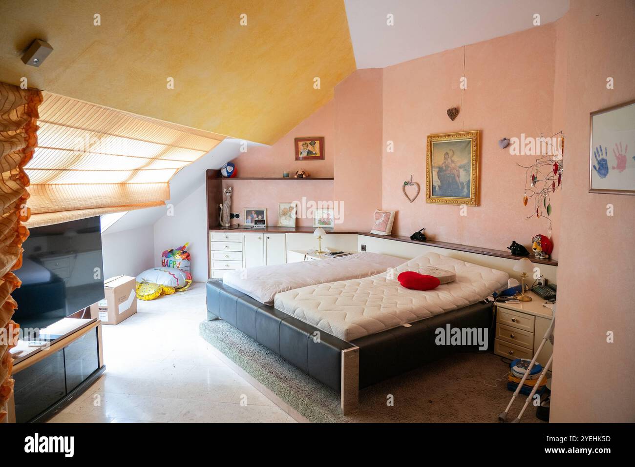 Simone Lugner at home in the Lugner Villa (foundation) in Vienna ...