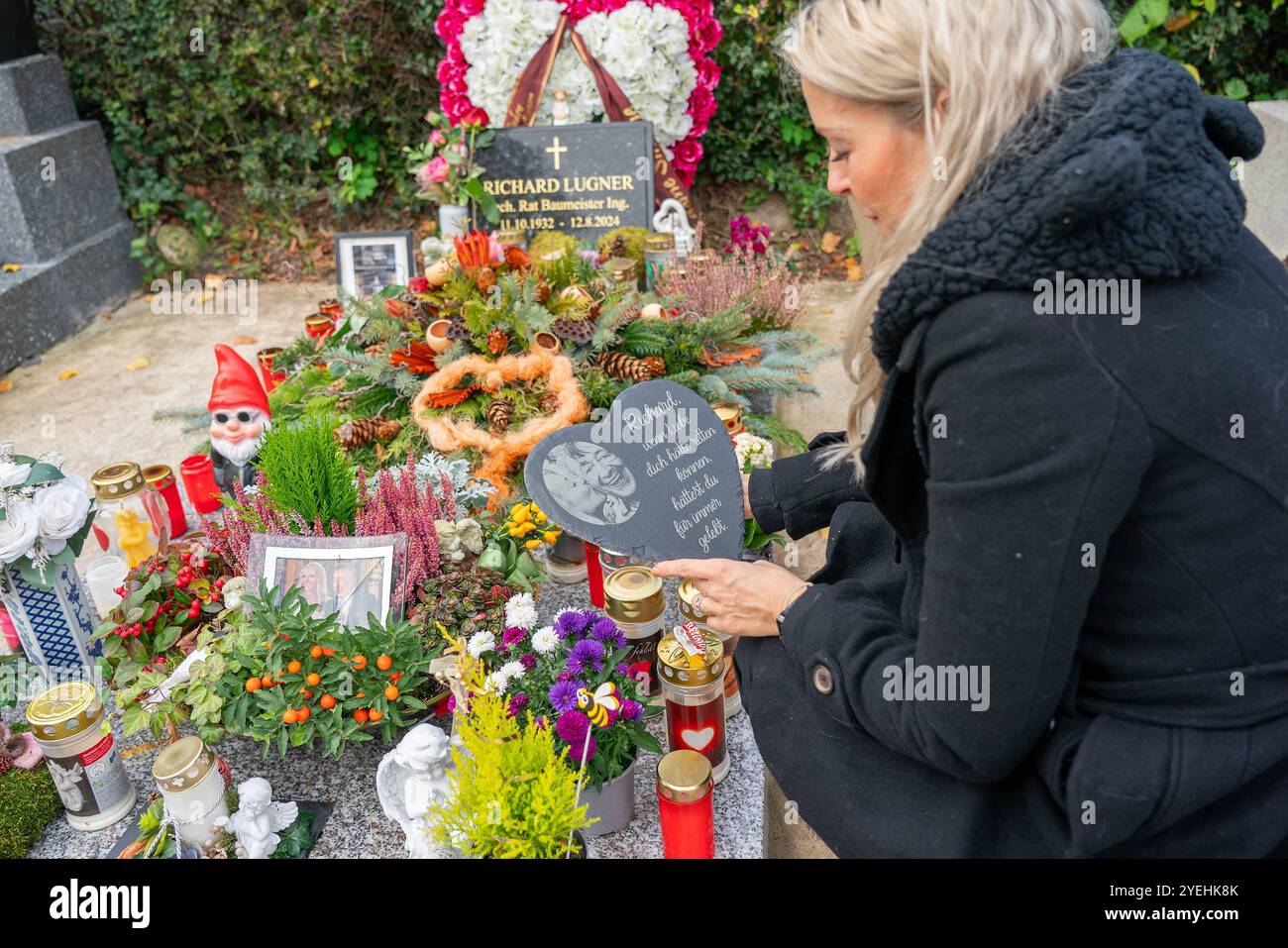 Visit to Richard Lugner's grave at the Grinzing Cemetery, Vienna, 28 ...