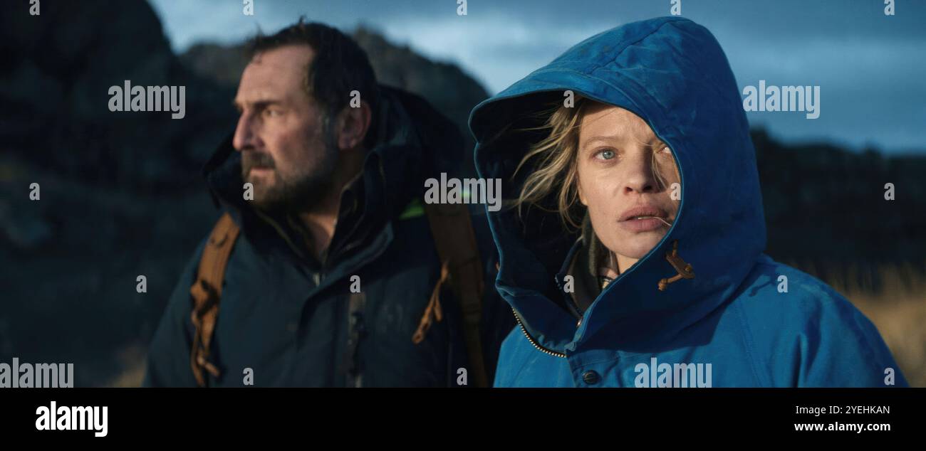 MELANIE THIERRY and GILLES LELLOUCHE in SOUDAIN SEULS (2023), directed ...