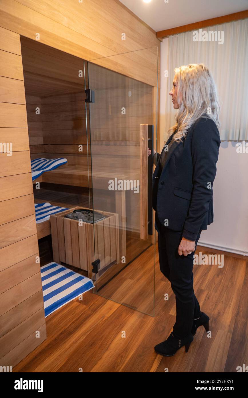 Simone Lugner at home in the Lugner Villa (foundation) in Vienna ...