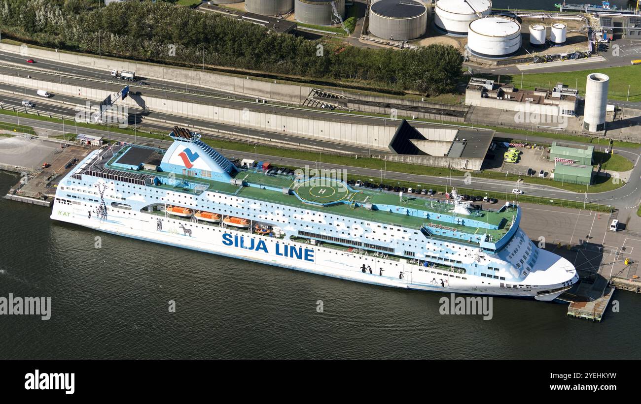 In the Coenhaven in the western port area is the cruise ship Silja Line ...