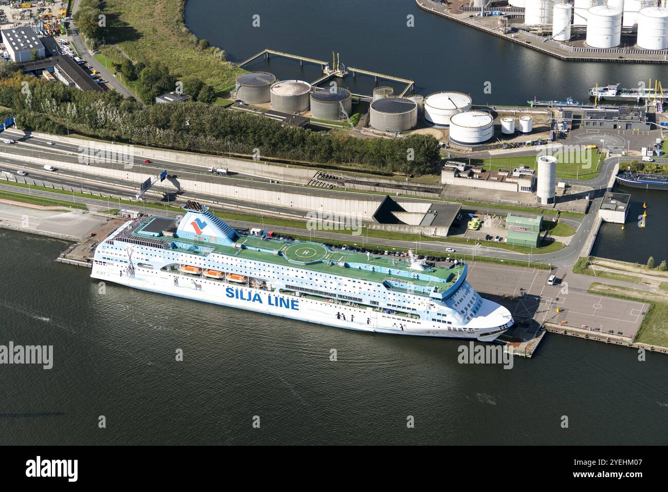 In the Coenhaven in the western port area is the cruise ship Silja Line ...