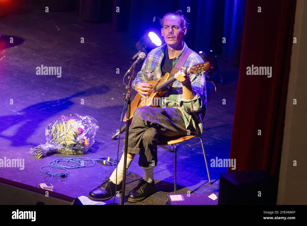 Leif Bräutigam Gitarre ist der Sohn von Sänger Tom Astor - Der deutsche ...
