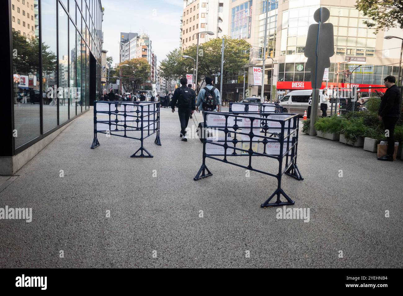 Tokyo, Japan. 31st Oct, 2024. Signs and crowd control barriers ...