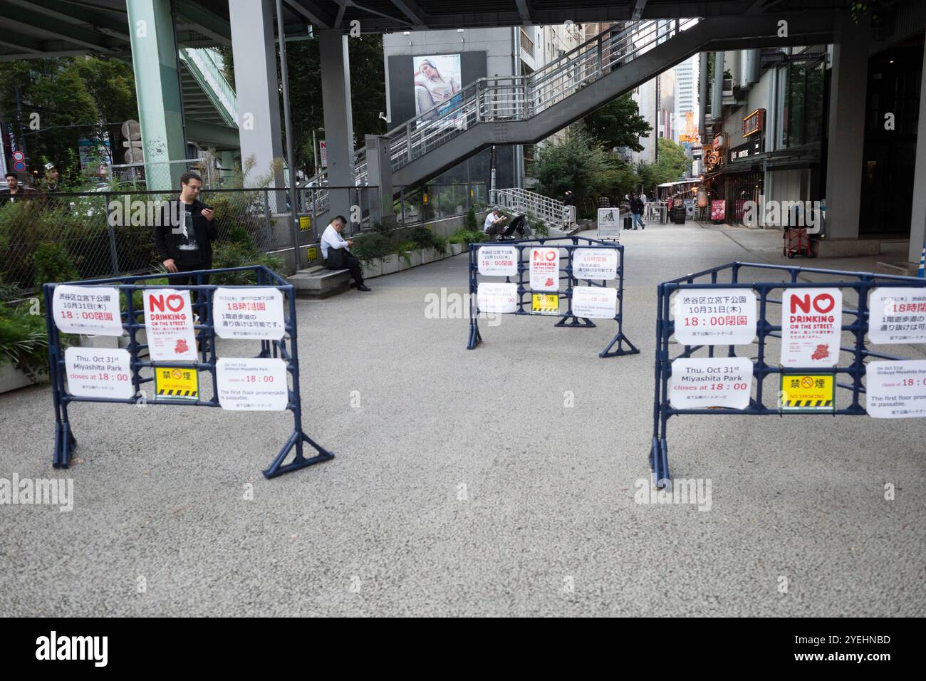 Tokyo, Japan. 31st Oct, 2024. Signs and crowd control barriers ...