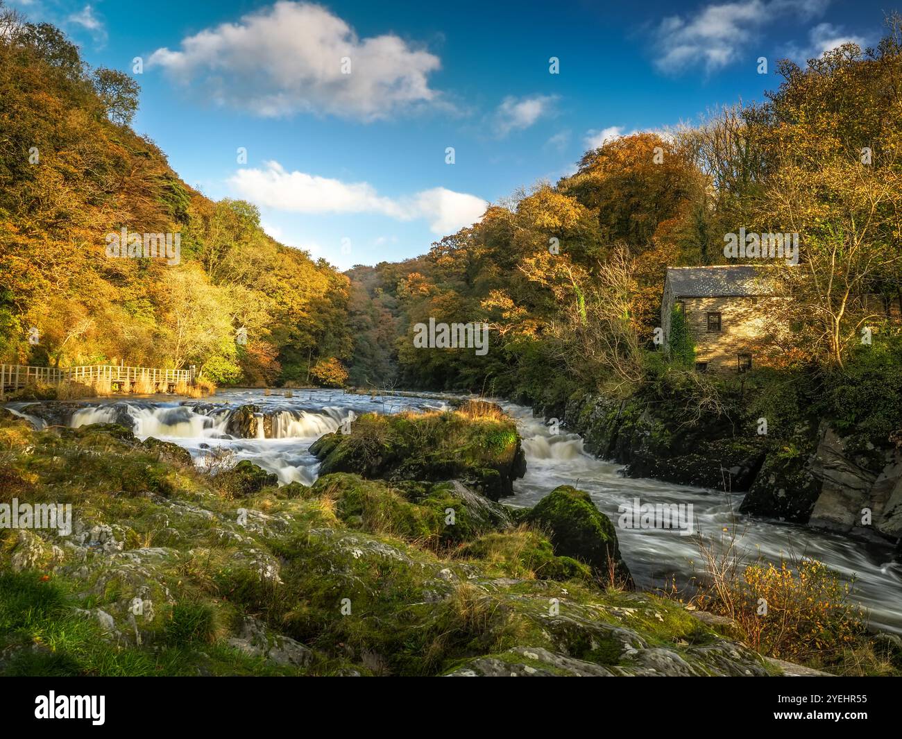 Picnic spot riverbank hi-res stock photography and images - Alamy