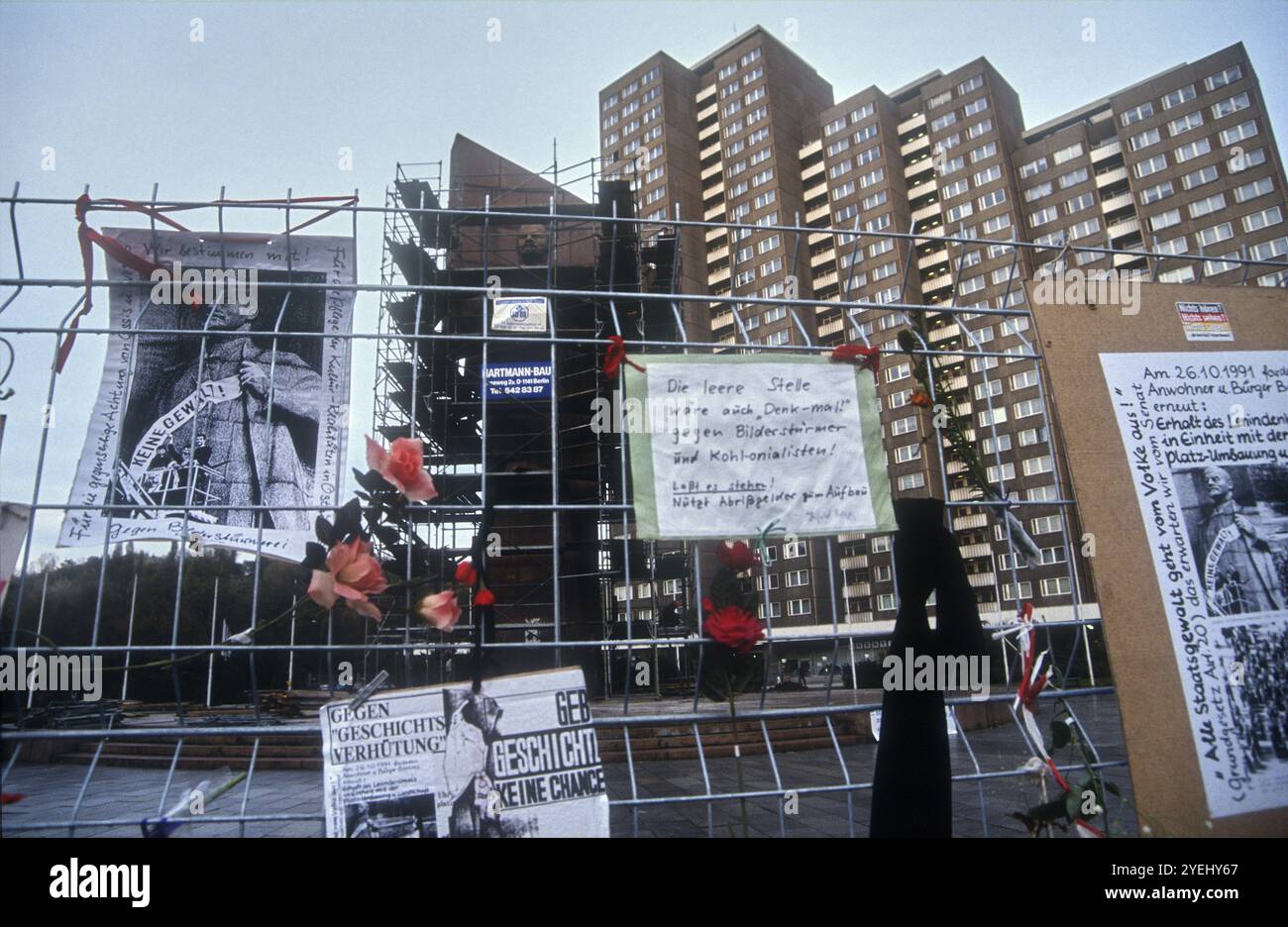 Germany, Berlin, 23 October 1991, Protest against the demolition of the ...