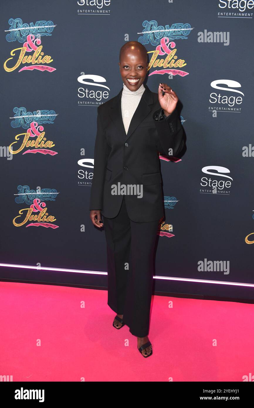Florence Kasumba bei der Deutschlandpremiere von & JULIA im Stage ...
