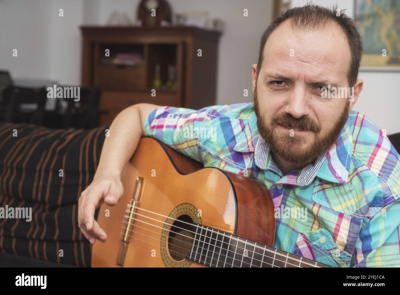 One man band street musician hi-res stock photography and images - Alamy
