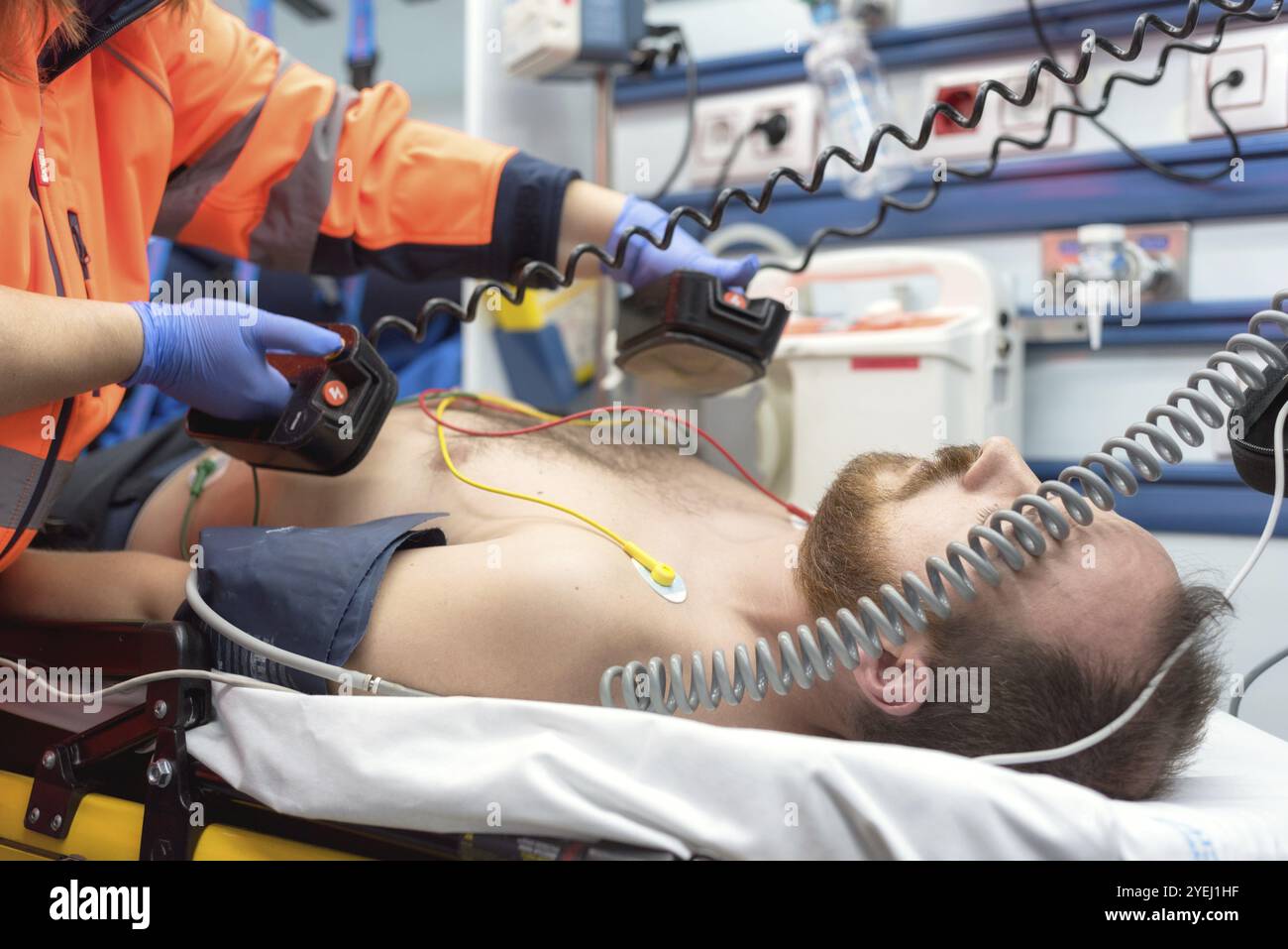 Resuscitate defibrillator hi-res stock photography and images - Alamy